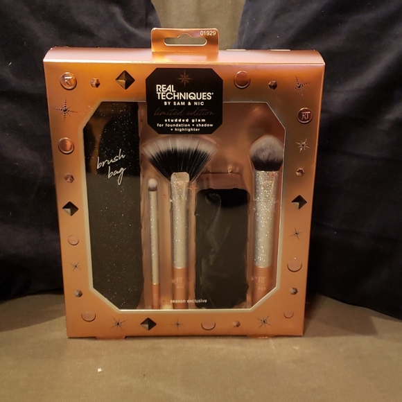Real Techniques | Makeup | Real Technique Brush Gift Set New In Box ...